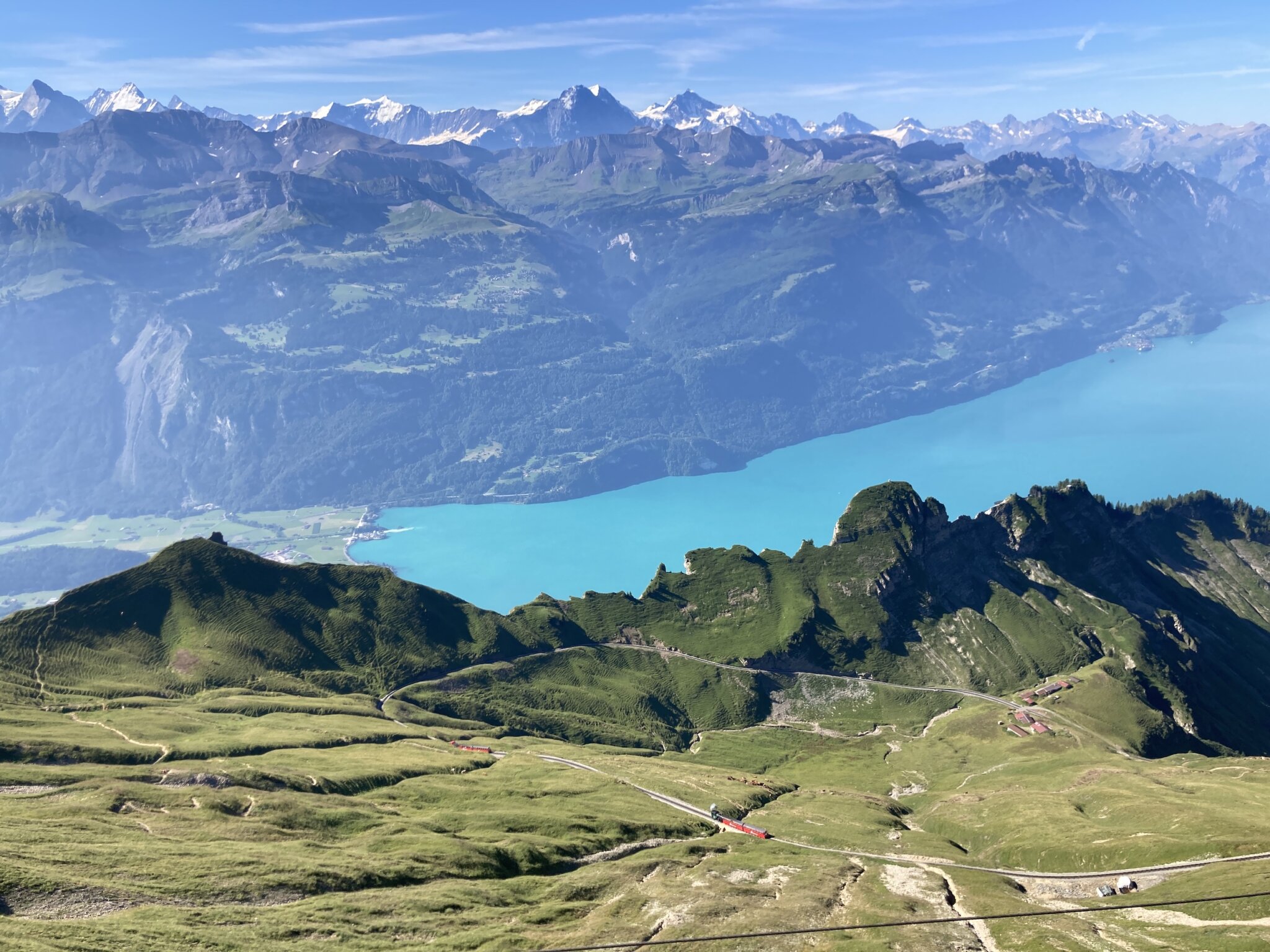 Brienz Rothorn Bahn: via een tandradbaan naar de top van de Rothorn in ...