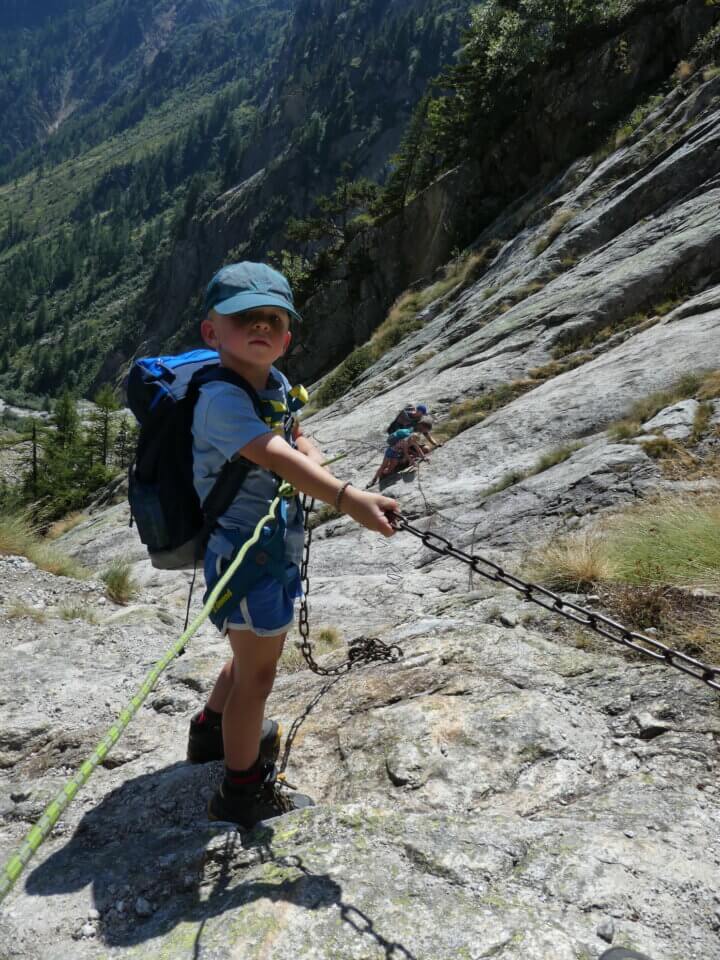 Een 2-daagse huttentocht in Wallis in Zwitserland | Kids in de bergen