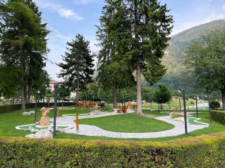 Camping Spiaggia Lago di Molveno: aan het meer van Molveno in Italië ...