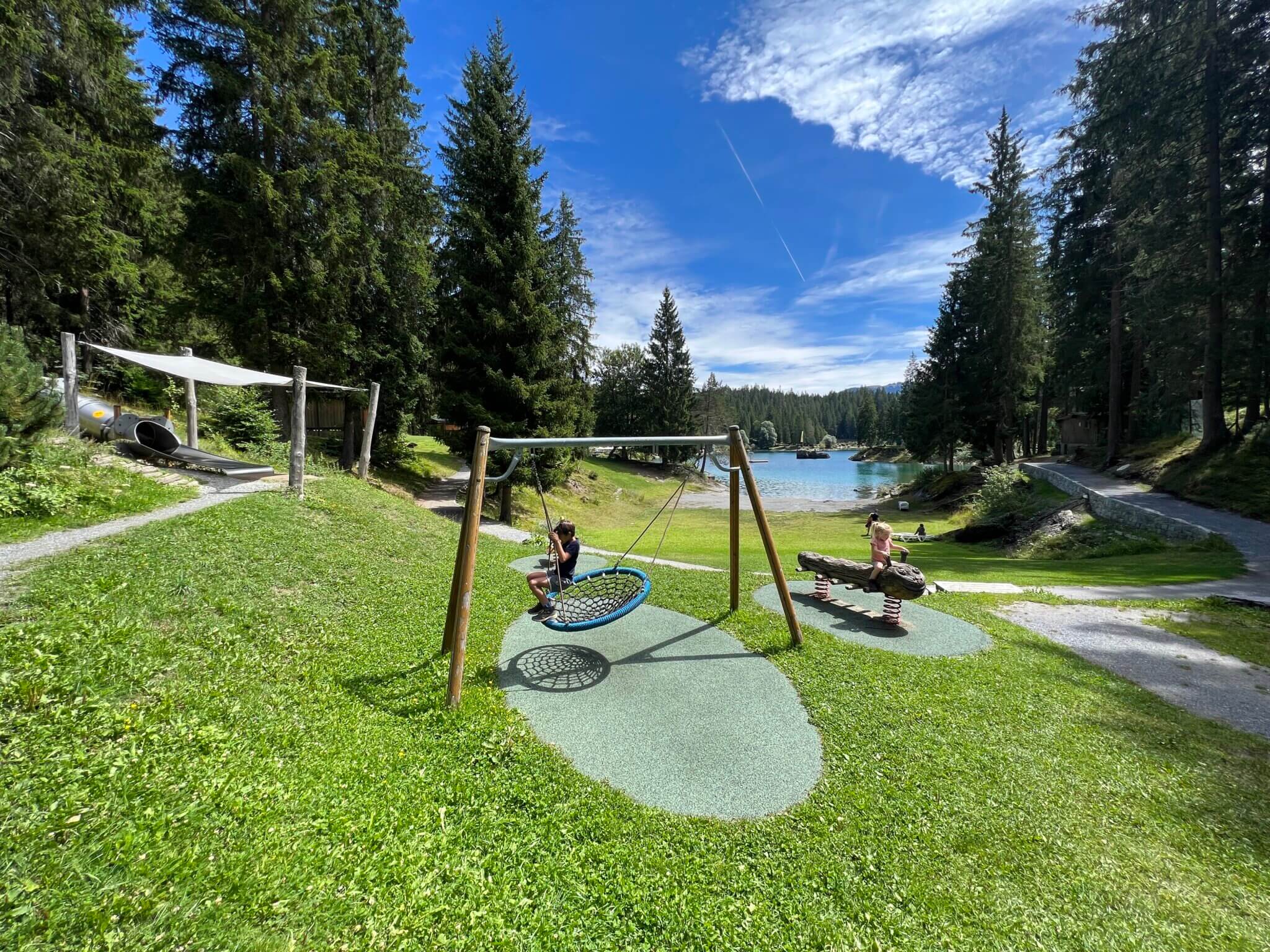 Caumasee, een sprookjesachtig meer in Flims in Zwitserland | Kids in de ...